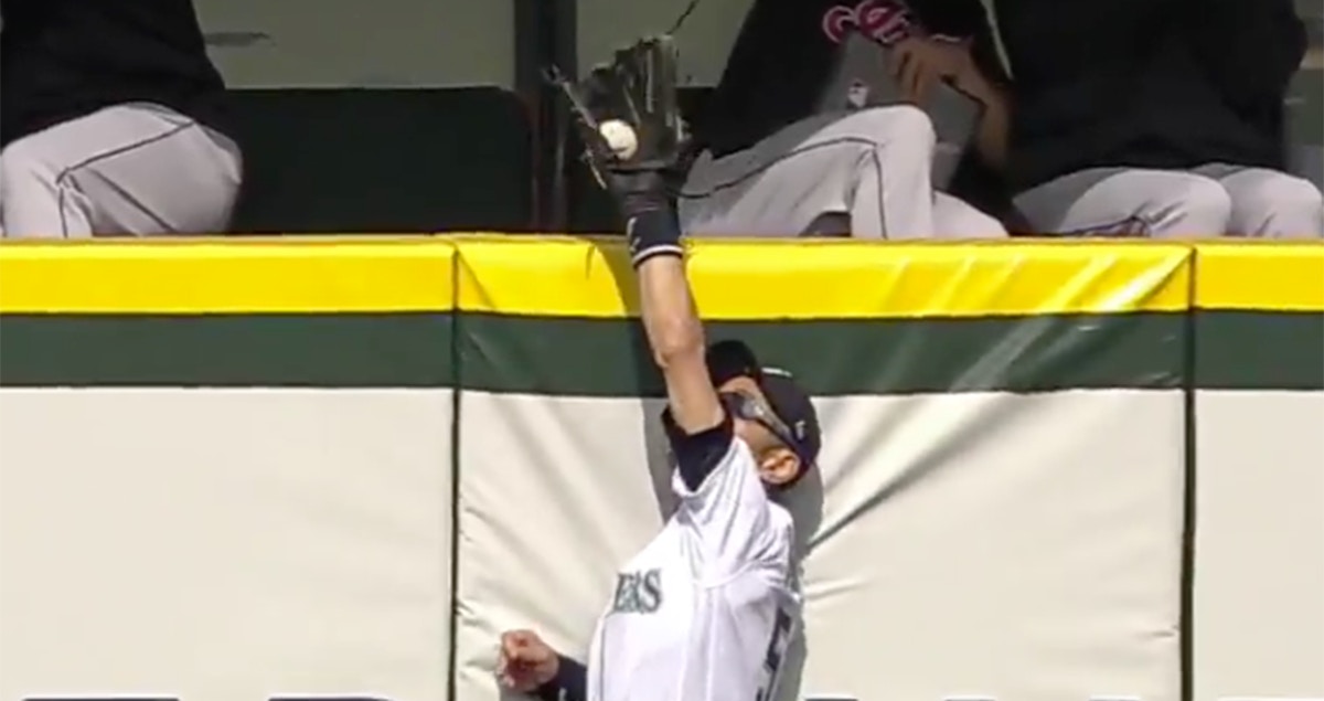 【MLB】44岁铃木一朗“抢劫”印地安人 飞身没收全垒打