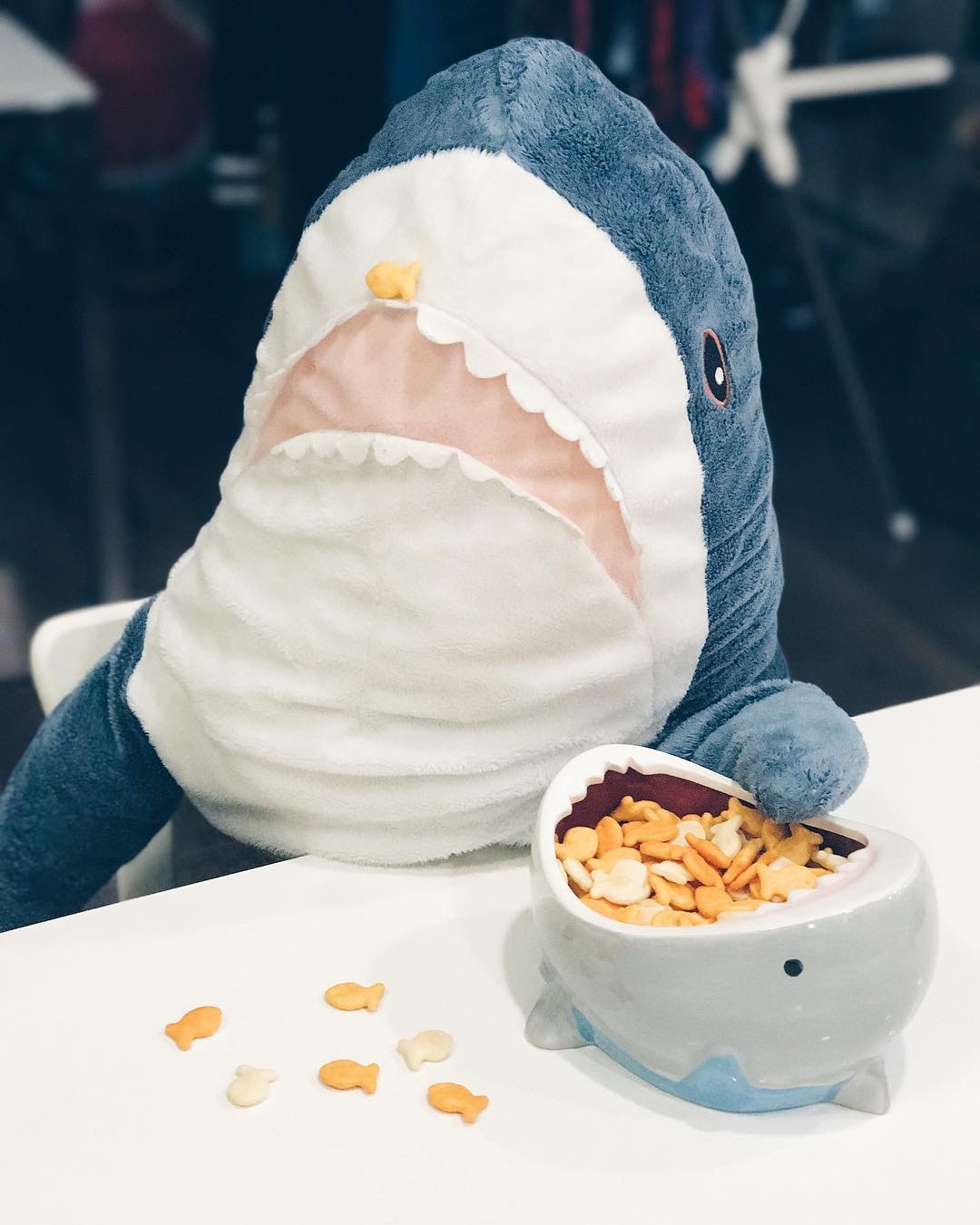 【时尚单品】新上架！「IKEA爆红款」再添一成员【BLÅHAJ 小鲨鱼】！表情厌世又得可爱~