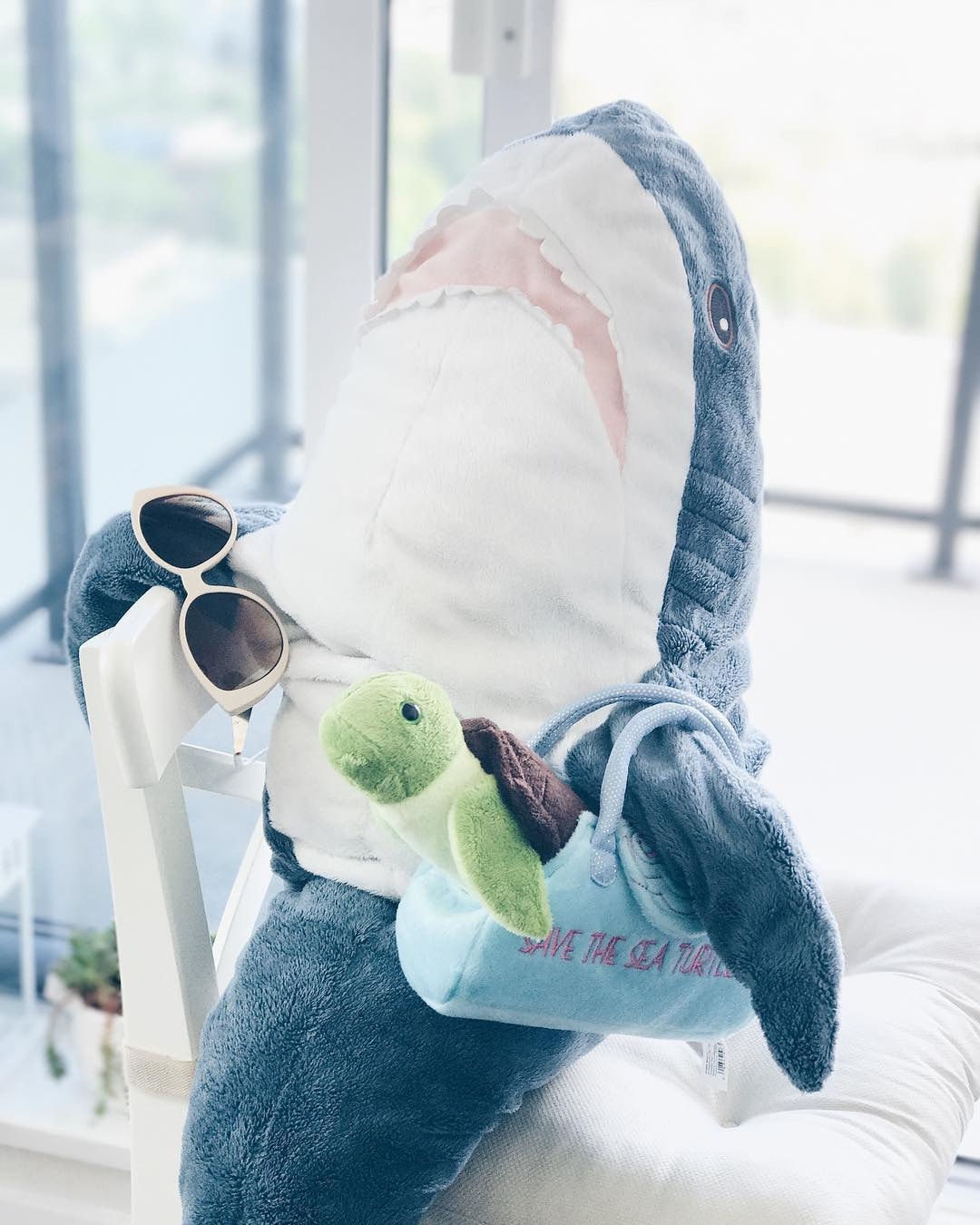 【时尚单品】新上架！「IKEA爆红款」再添一成员【BLÅHAJ 小鲨鱼】！表情厌世又得可爱~