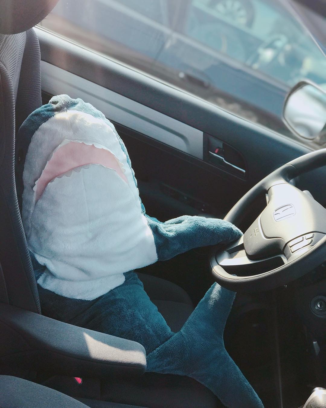 【时尚单品】新上架！「IKEA爆红款」再添一成员【BLÅHAJ 小鲨鱼】！表情厌世又得可爱~