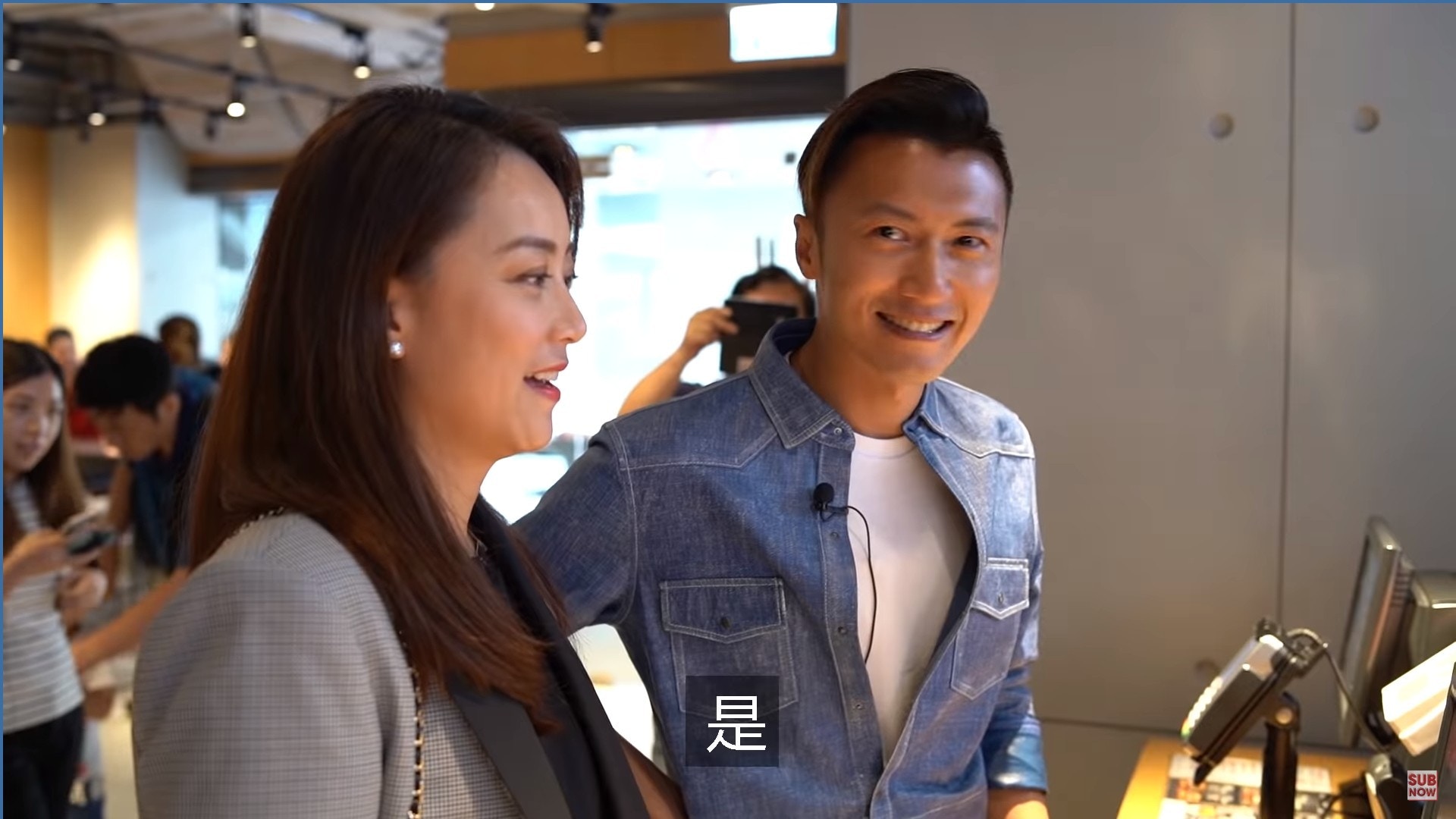 【多圖】謝霆鋒突擊買鋒味漢堡 請客竟然帶唔夠錢：我細個都係咁