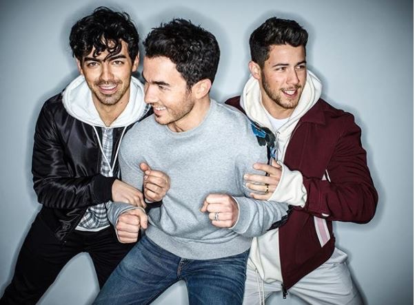 Jonas Brothers重出江湖「攜眷」拍MV 為出新碟錄定40首歌