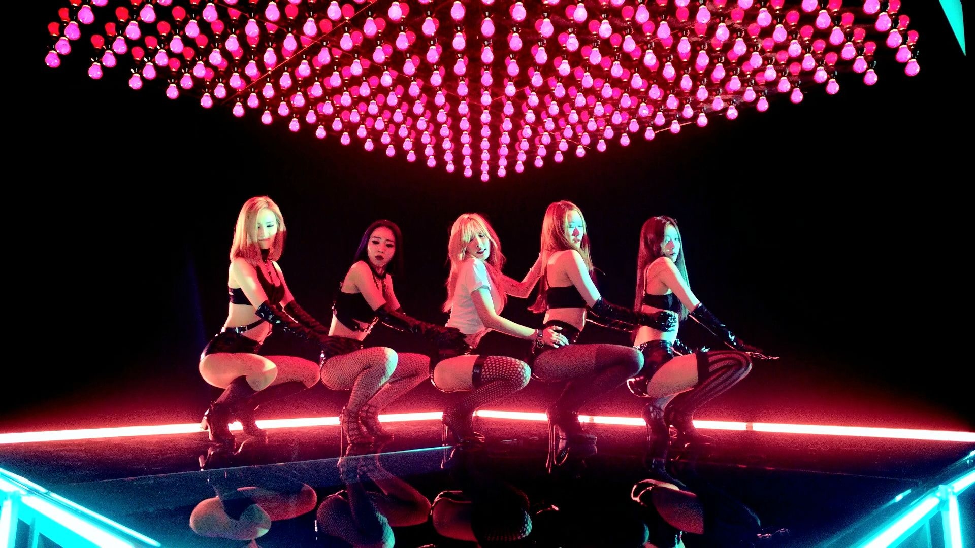 泫雅越做越出位 連《Roll Deep》MV都有19禁無刪減版