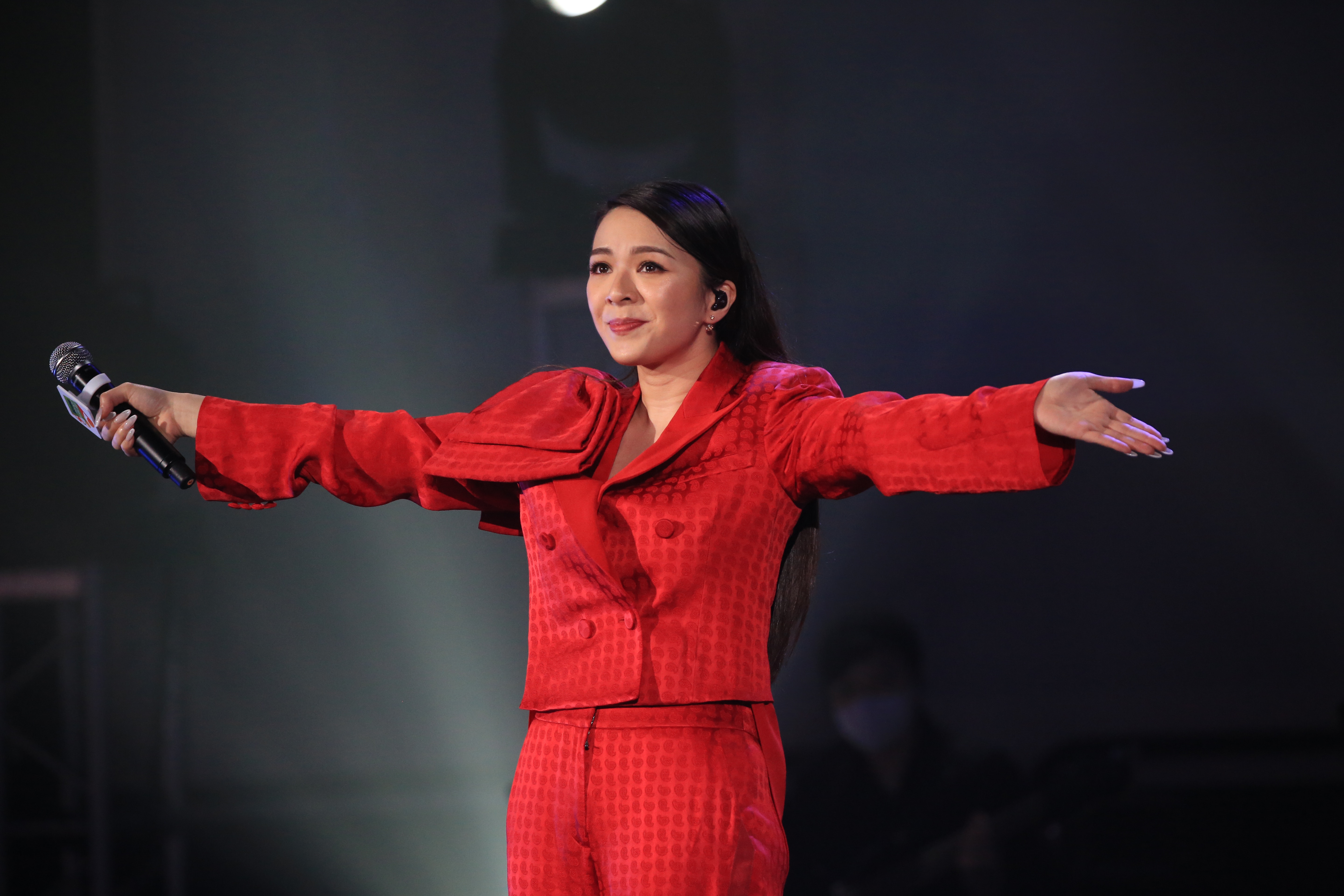 JW今年轉會僅兩首歌派台 認對頒獎禮沒期望：真係打定輸數