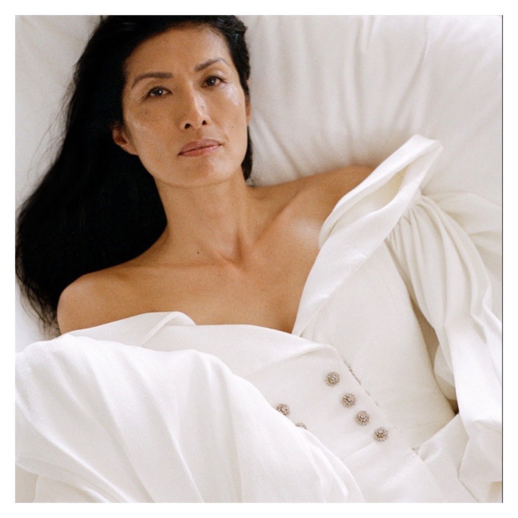 50歲亞裔女人Suzi曾被嘲最醜model！早年喪夫＋自強終成模特兒界新星 – BeautyExchange