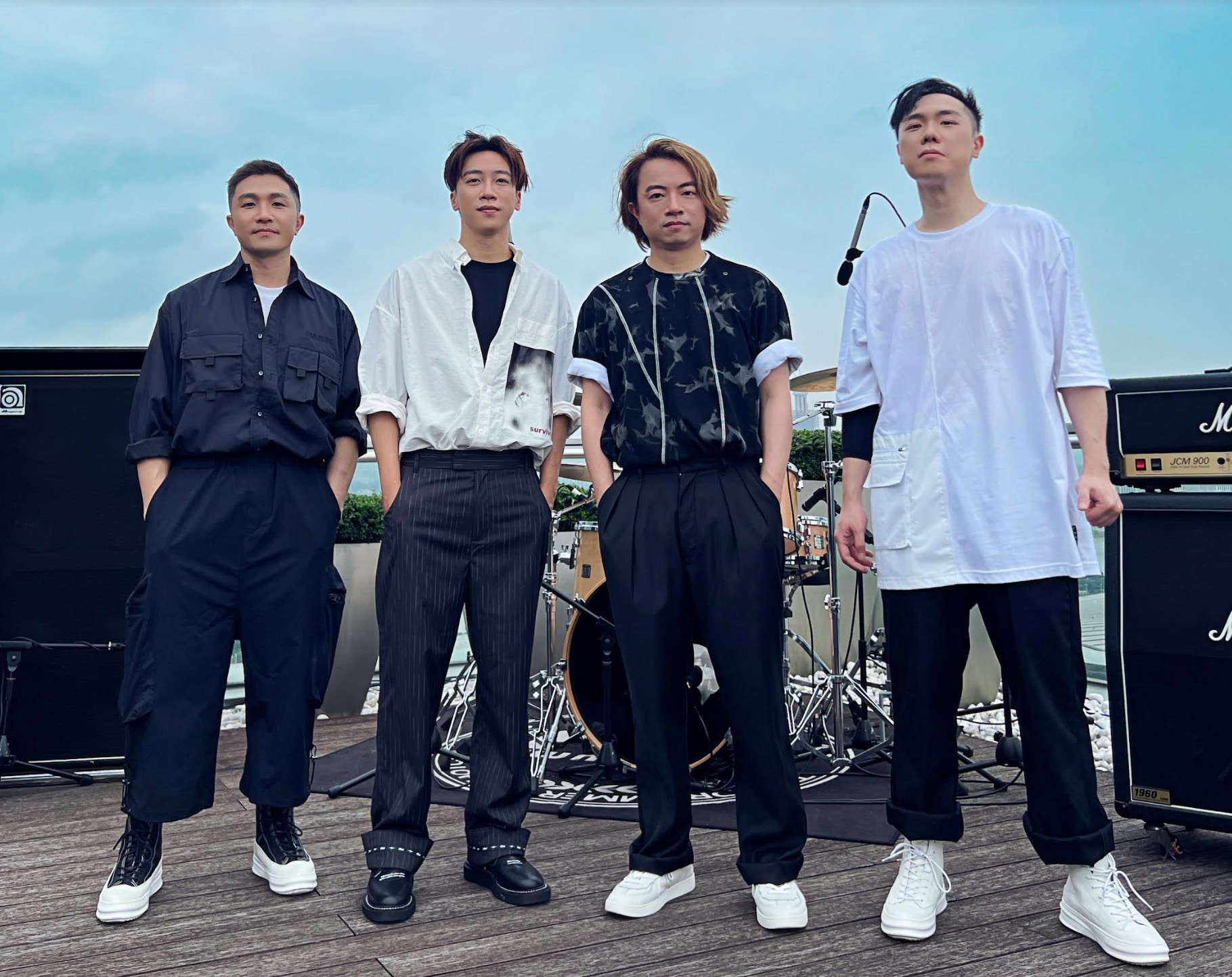 Supper Moment新歌賀香港回歸 歌詞充滿愛與正能量 | LIHKG 討論區