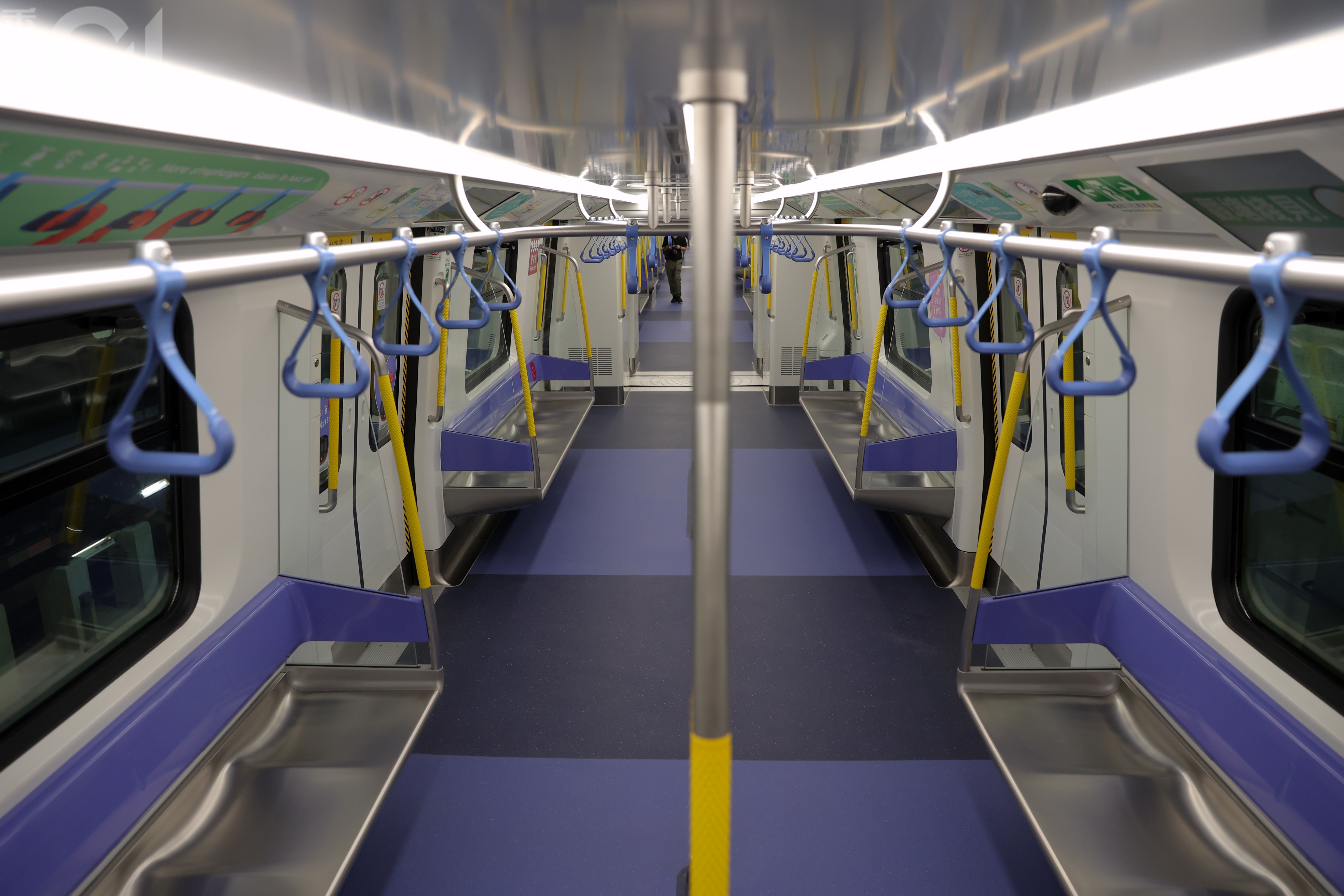 港鐵國產Q Train開出 ．直播 逾百鐵路迷搭頭班車高呼真的很興奮 | LIHKG 討論區