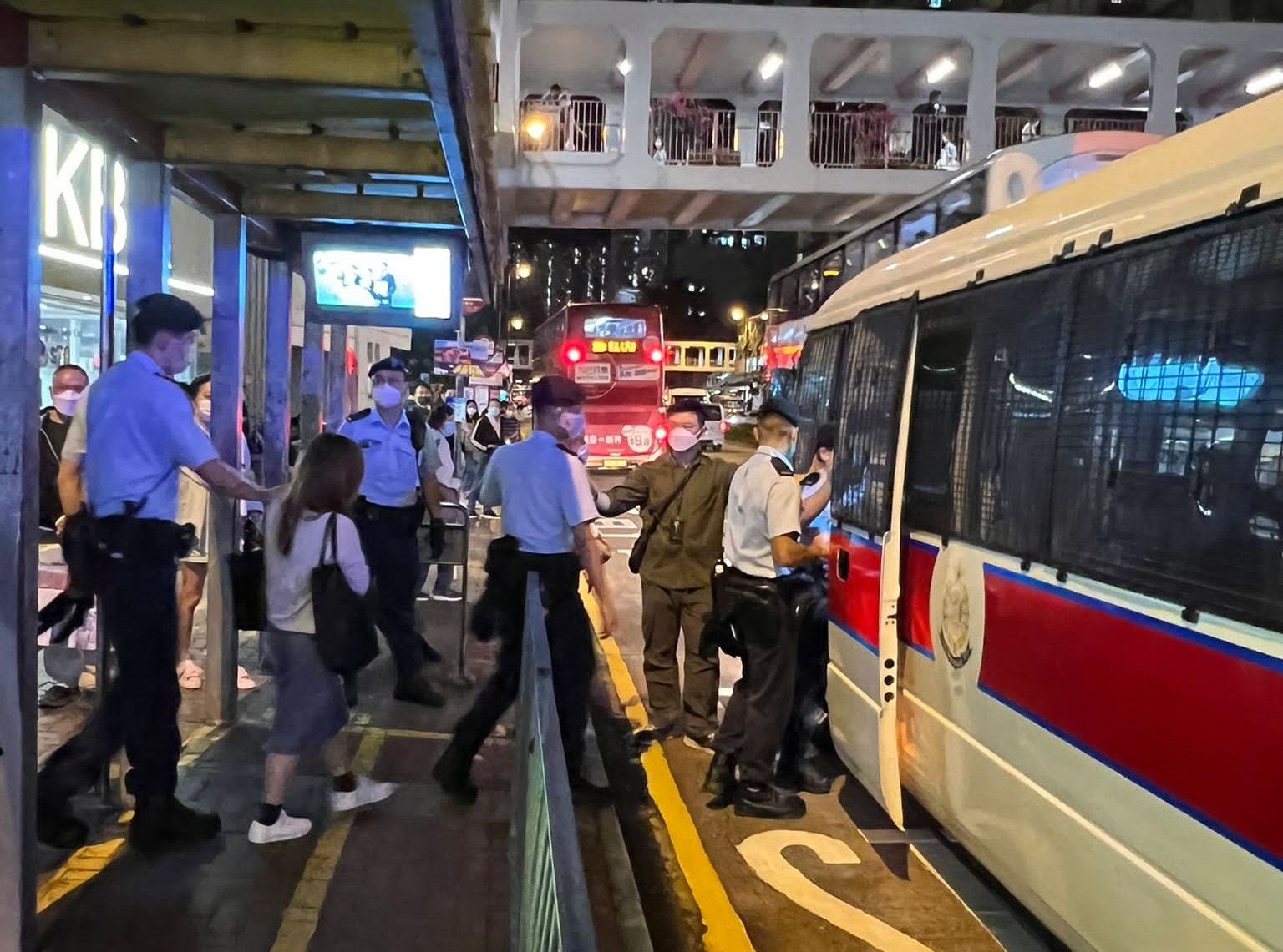 跨部門新界南及機場反黑工行動 13人被捕包括僱主