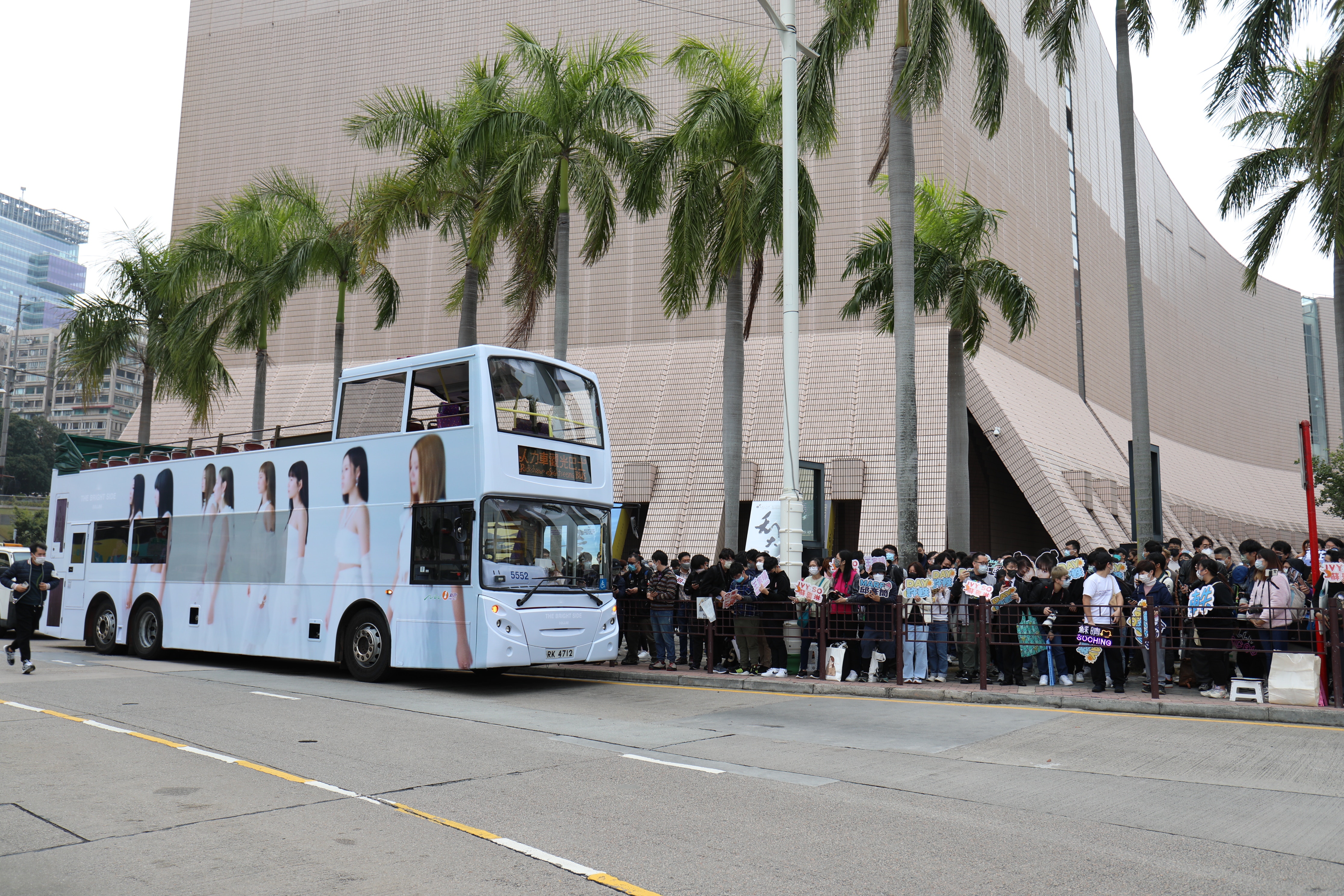 8人女子組合 COLLAR討論區 (580) COLLAR一週年生日快樂 天星碼頭同西九M+前草地要人！ | LIHKG 討論區