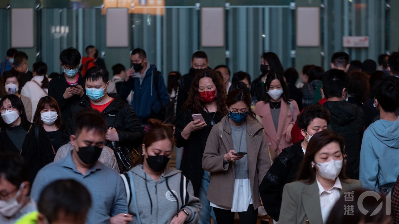 香港即時新聞 Hk01 疫情.最新|口罩令今取消 口罩未告別 首日早上大部份人續戴罩