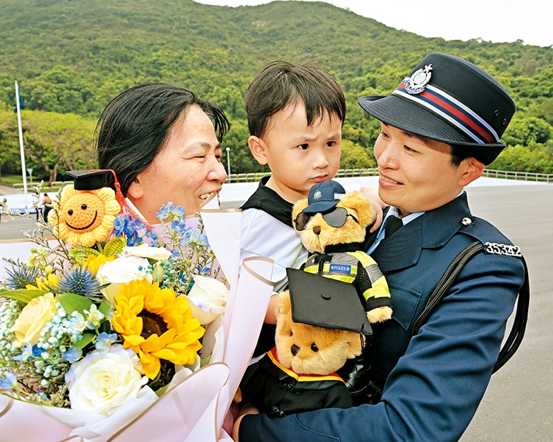 重磅三孩媽媽35歲當上「新紮師姐」：要向子女作出身教 | LIHKG 討論區