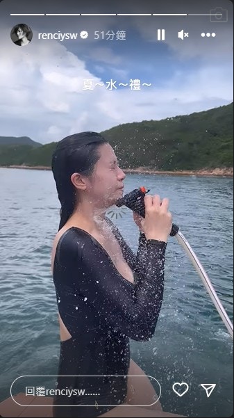 Renci楊偲泳超低胸開窿泳衣騷極品身材 兜面噴射自己玩濕身誘惑惹遐想 | LIHKG 討論區