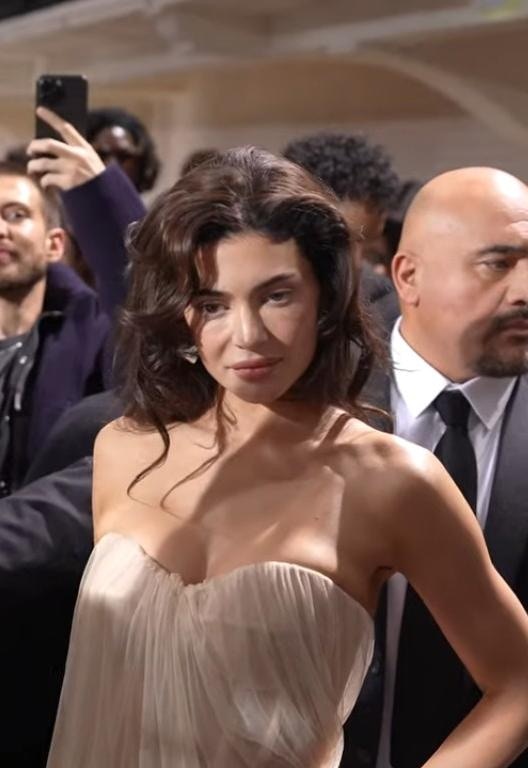 26歲名媛Kylie Jenner打破崩壞老態 黑色性感Bra Top襯瑜伽褲大曬沙漏身材 | LIHKG 討論區