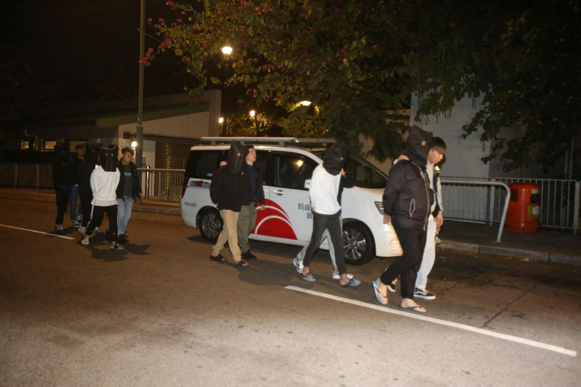 屯元天三宗截車斬人案︱警新界西北大反黑共拘43人，最小年齡僅16歲 – 香港01 - PressMega