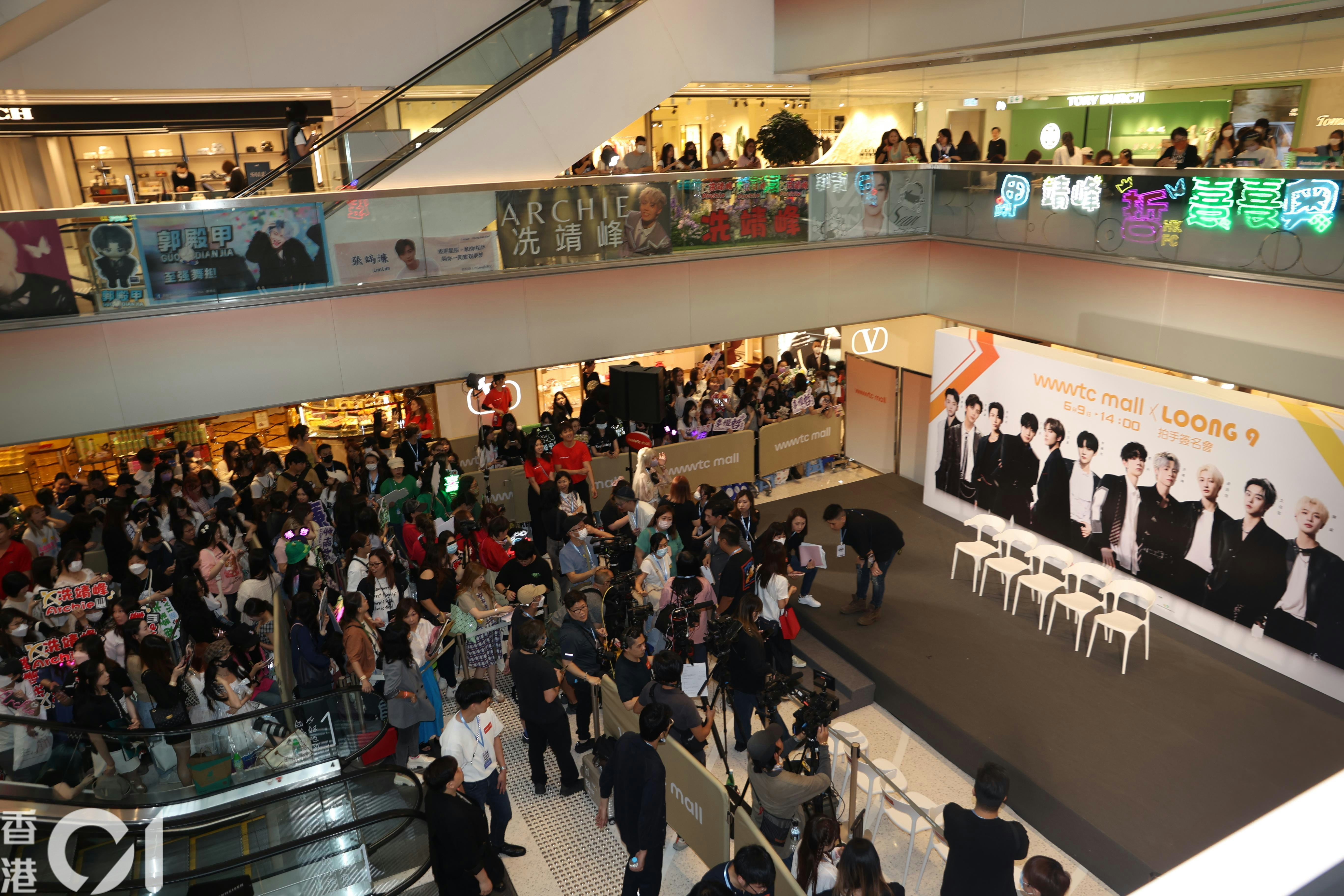 Loong 9｜香港首個見面會迫爆銅鑼灣商場 大批內地美女到場力撐 | LIHKG 討論區