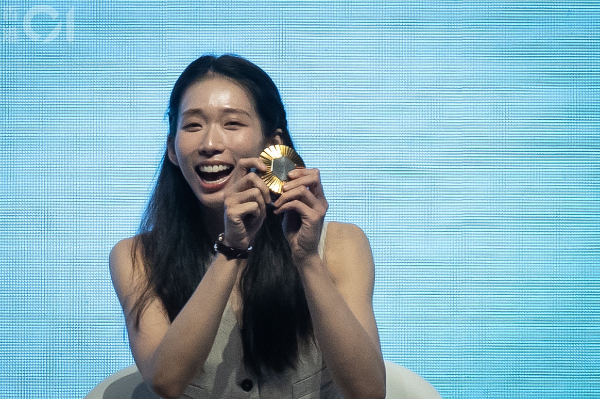 Channel C直播旁述：江旻憓走後門離開會展,避見記者 | LIHKG 討論區