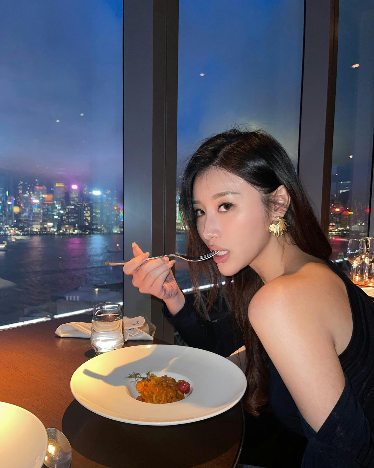 郭珮文23歲生日曬香肩 索爆混血好友遭起底身材不輸Juliana | LIHKG 討論區