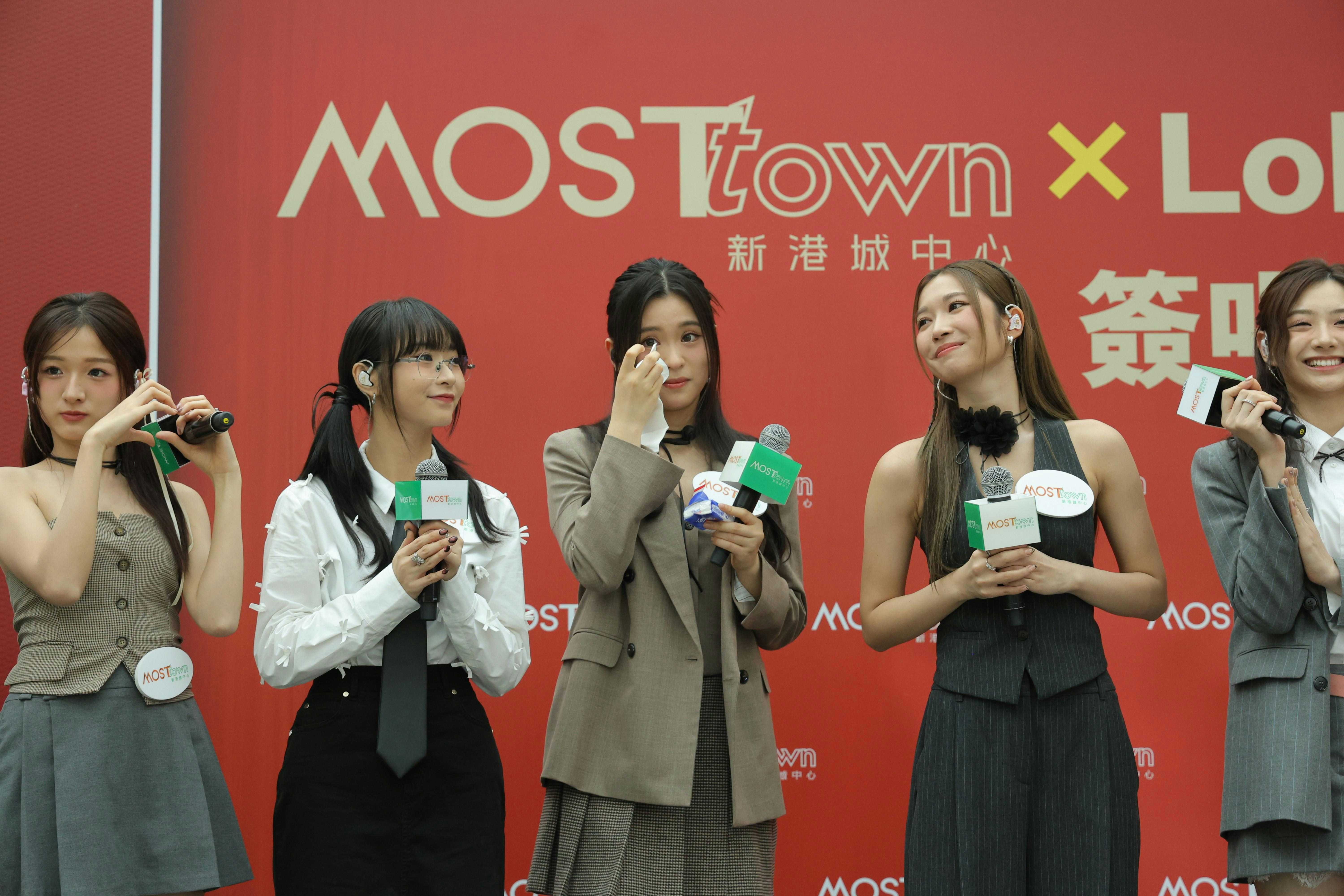 Lolly Talk首次辦簽名會即有過百粉絲支持 阿妹唱新歌唱到喊