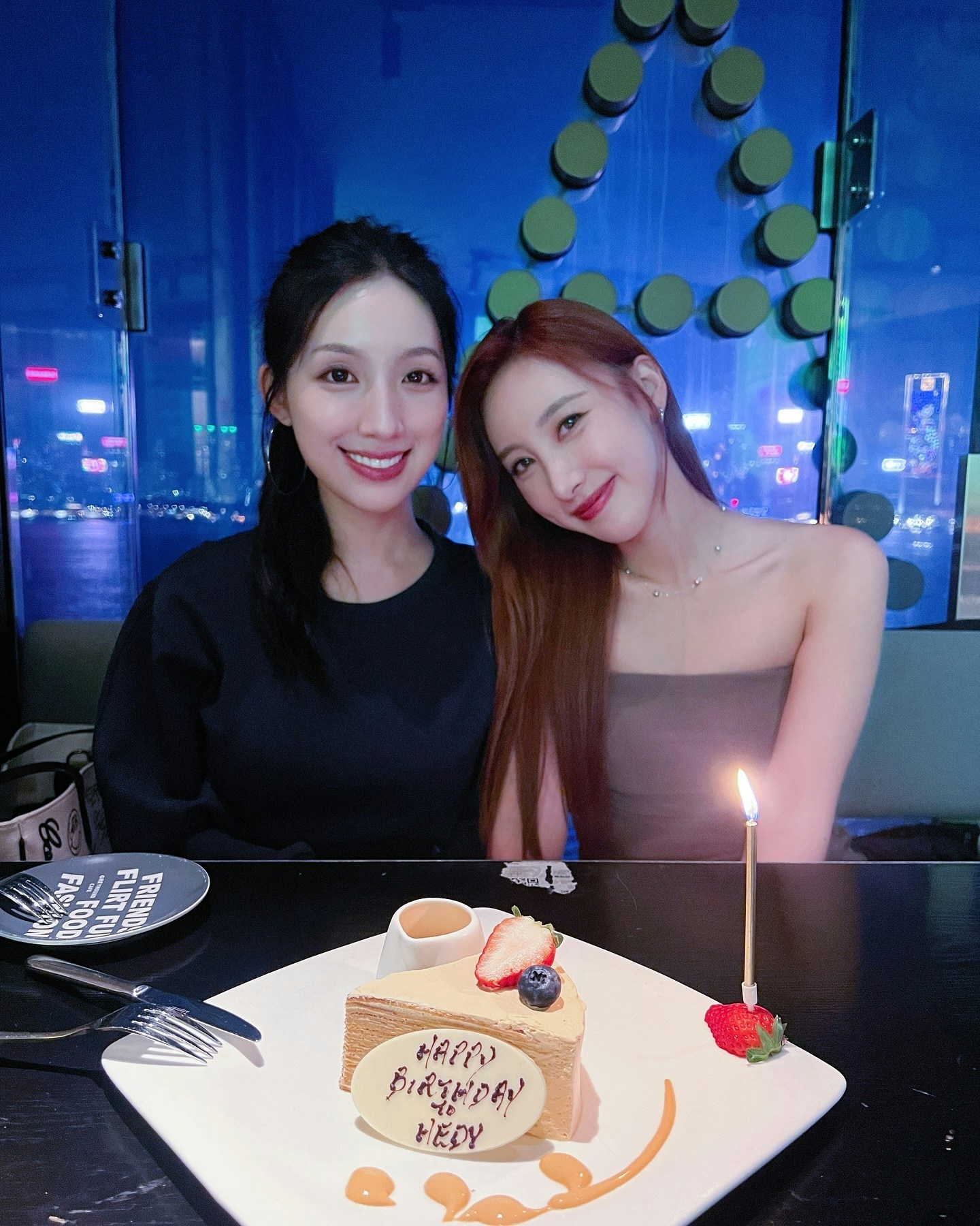 海兒曬豐滿上圍白滑香肩勁吸睛 撞樣許靖韻網民嗌組「新Twins」 | LIHKG 討論區