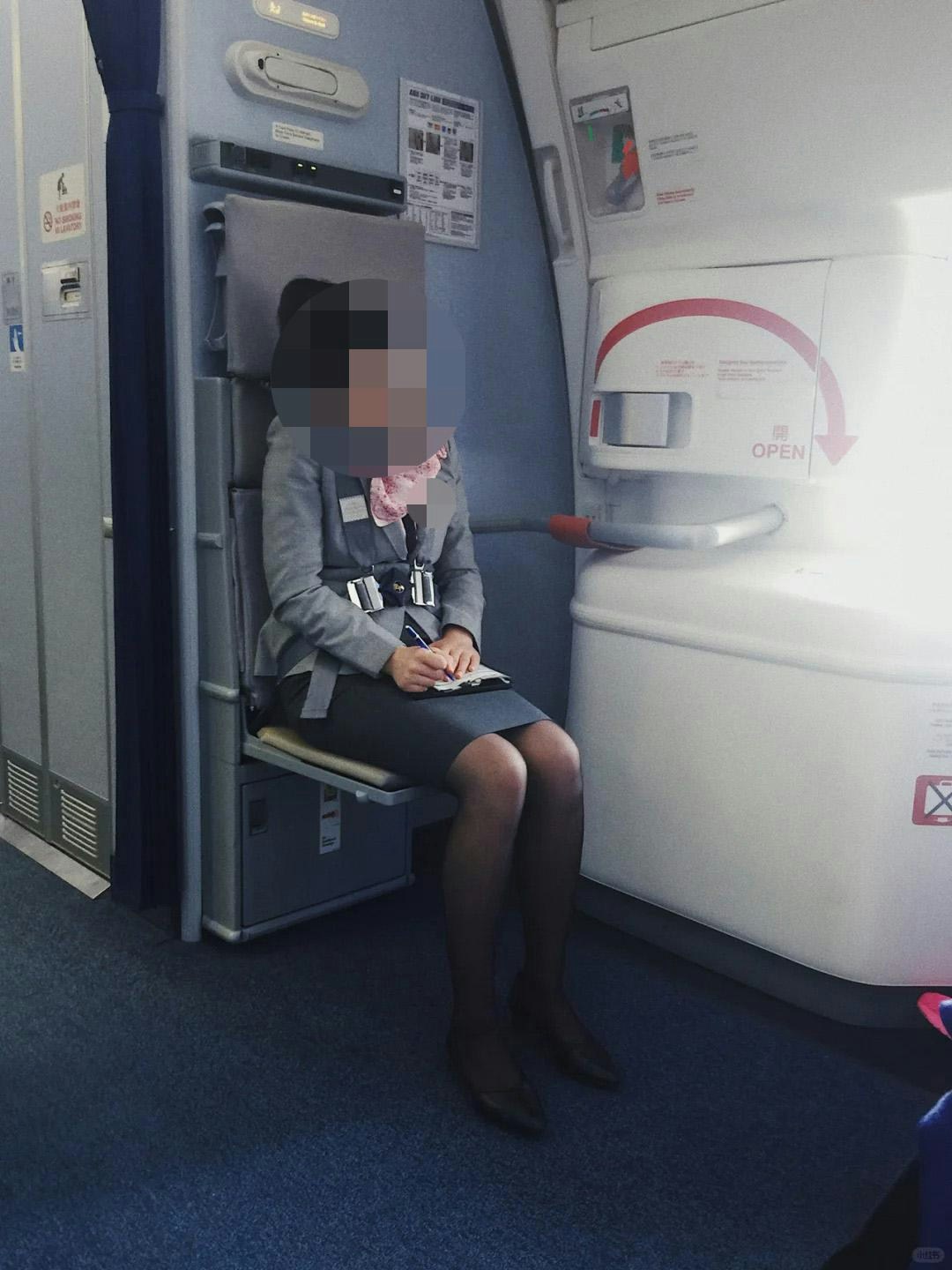 內地客偷拍空姐放小紅書 標注黑絲美腿 ANA官方發聲要求刪文 | LIHKG 討論區